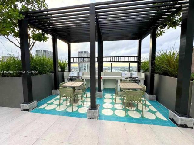 2 BR, 2 BA Apartment 601 North Miami Avenue, Miami, FL 33132