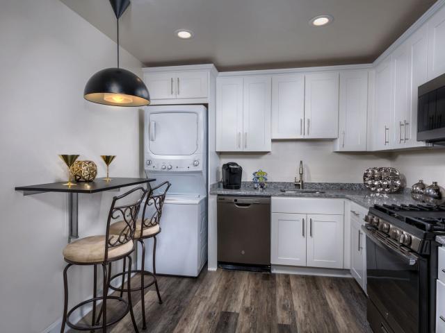 2 BR, 2 BA Apartment 6025 Roland Ave Unit 3922, Baltimore, MD 21210
