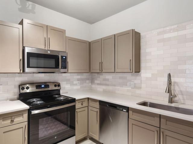 2 BR, 2 BA Apartment 6033 De Zavala Rd Unit 412, San Antonio, TX 78249