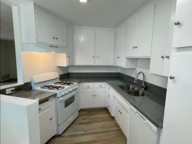 2 BR, 2 BA Apartment 6039 Whitsett Ave, Valley Glen, CA 91606