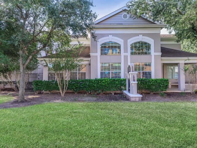 2 BR, 2 BA Apartment 6041 Winsome Lane, Houston, TX 77057