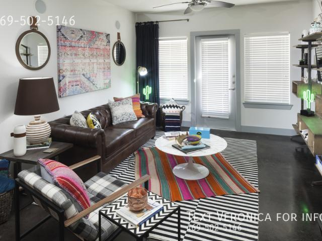 2 BR, 2 BA Apartment 604 Fort Worth Ave, Dallas, TX 75208