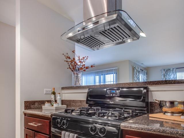 2 BR, 2 BA Apartment 6060 Laurel Lane Unit 1211, Willowbrook, IL 60527