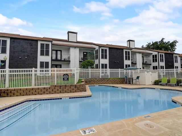 2 BR, 2 BA Apartment 6069 Belt Line Road Unit 2051, Dallas, TX 75254