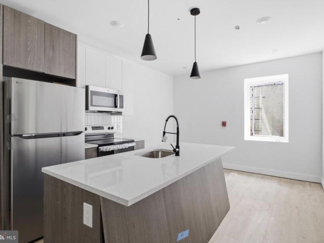 2 BR, 2 BA Apartment 613 N Brooklyn St, Philadelphia, PA 19104