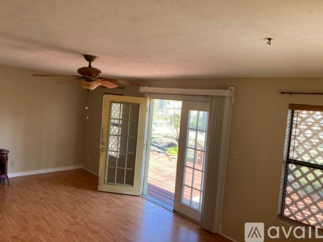 2 BR, 2 BA Apartment 610 N Moline St, Rockport, TX 78382