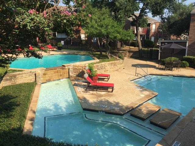 2 BR, 2 BA Apartment 611 E Lamar Blvd Unit 12 1214, Arlington, TX 76011
