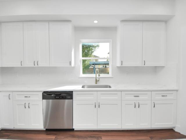 2 BR, 2 BA Apartment 611 East 39th Street, Houston, TX 77022