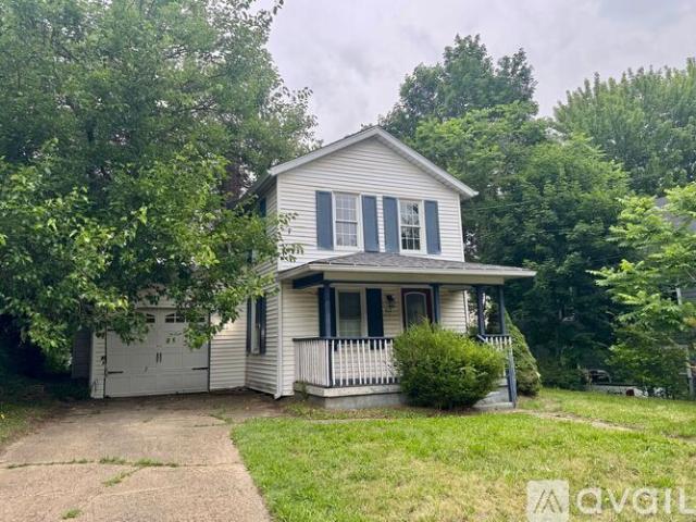 2 BR, 2 BA Apartment 612 Guy St NW, Massillon, OH 44647