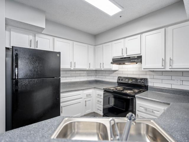 2 BR, 2 BA Apartment 6136 Hillandale Drive Unit 1014, Lithonia, GA 30058