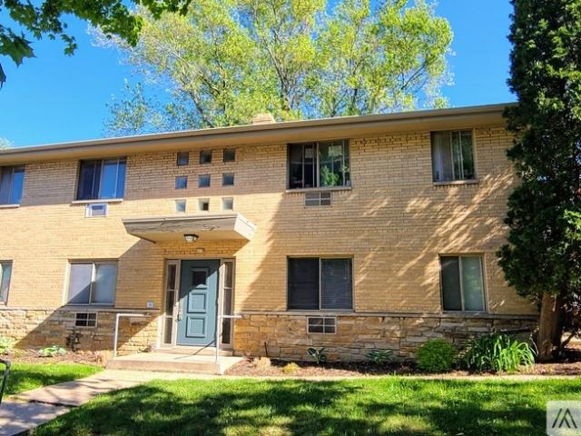 2 BR, 2 BA Apartment 617 E Homer St, Unit 4, Milwaukee, WI 53207