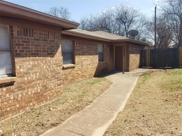 2 BR, 2 BA Apartment 617 Race St, Crowley, TX 76036
