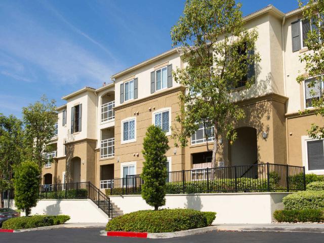 2 BR, 2 BA Apartment 6150 De Soto Avenue Unit 203, Woodland Hills, CA 91367