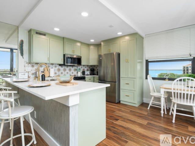 2 BR, 2 BA Apartment 6180 Sun Blvd, Unit 506, St. Petersburg, FL 33715