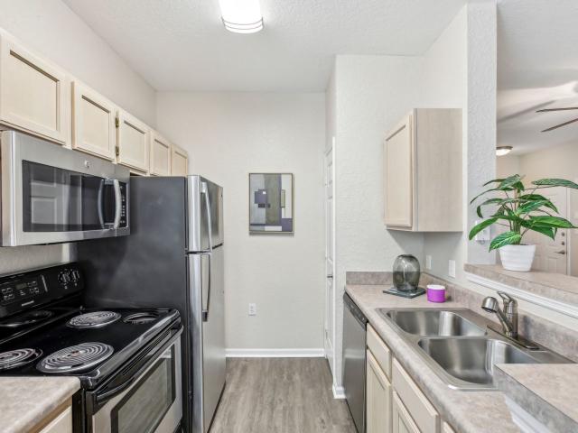 2 BR, 2 BA Apartment 6201 Gunn Hwy Unit 4 301A, Tampa, FL 33625