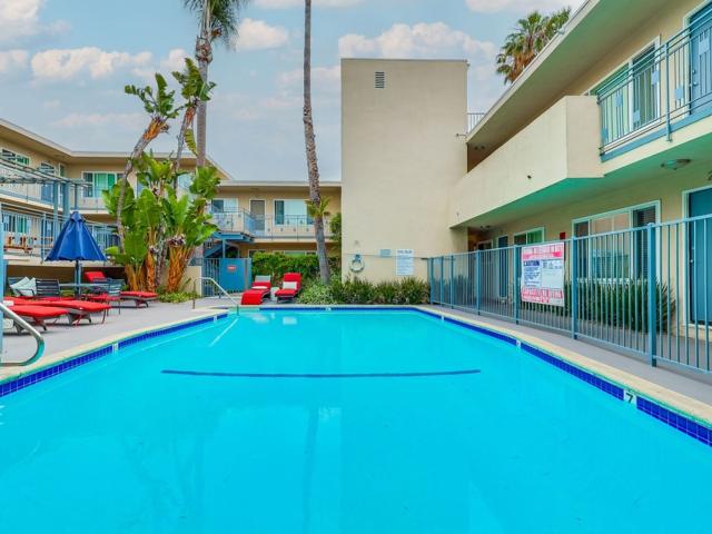 2 BR, 2 BA Apartment 621 E 99th St, Inglewood, CA 90301