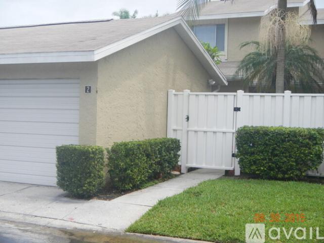 2 BR, 2 BA Apartment 6245 Cape Sable Way NE, Unit 2, St. Petersburg, FL 33702