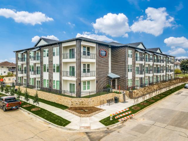 2 BR, 2 BA Apartment 624 North Lancaster Avenue Unit 1 105, Dallas, TX 75203