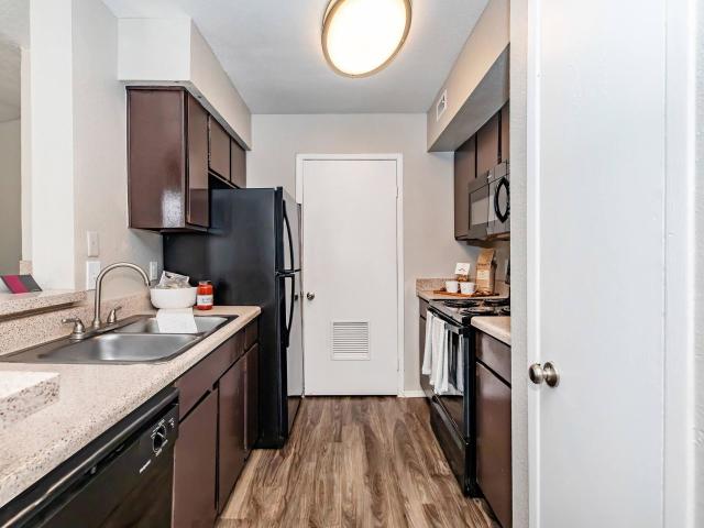 2 BR, 2 BA Apartment 6250 Granbury Cut Off Street Unit 0404, Fort Worth, TX 76132