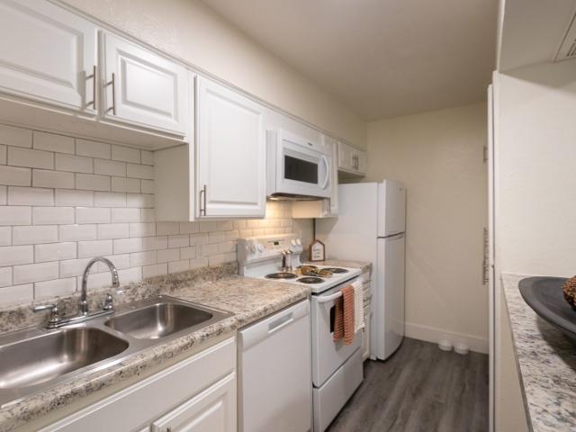 2 BR, 2 BA Apartment 6251 Melody Lane Unit 2129, Dallas, TX 75231