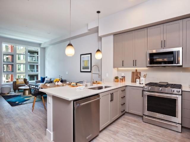 2 BR, 2 BA Apartment 6301 Shellmound Street Unit 002 5501, Emeryville, CA 94608