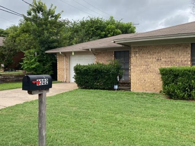 2 BR, 2 BA Apartment 6302 Peggy Drive, Fort Worth, TX 76133