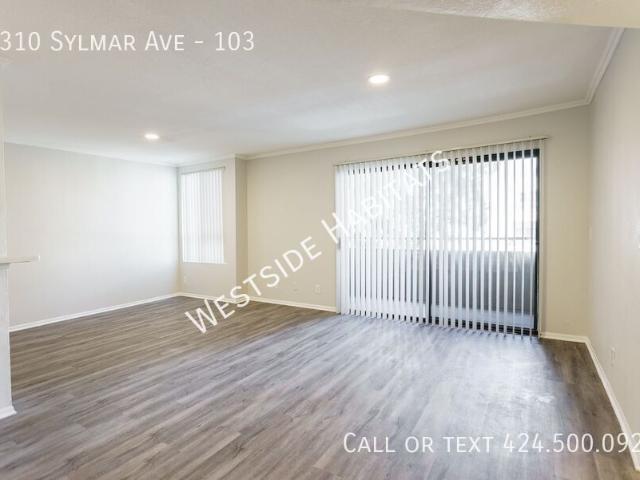 2 BR, 2 BA Apartment 6310 Sylmar Ave, Van Nuys, CA 91401