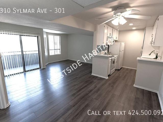 2 BR, 2 BA Apartment 6310 Sylmar Ave, Van Nuys, CA 91401