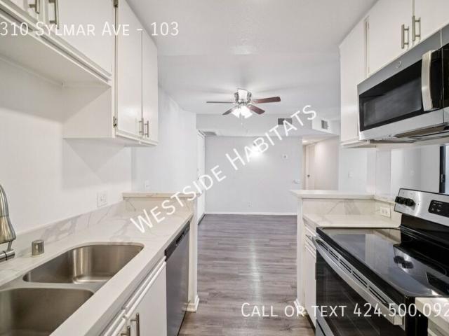 2 BR, 2 BA Apartment 6310 Sylmar Ave, Van Nuys, CA 91401
