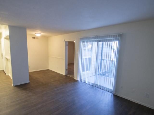 2 BR, 2 BA Apartment 6311 Melody Ln, Dallas, TX 75231