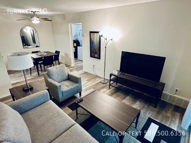 2 BR, 2 BA Apartment 632 Dorchester Dr Rochester Hills, MI 48307