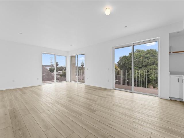 2 BR, 2 BA Apartment 636 N Juanita Avenue, Los Angeles, CA 90004