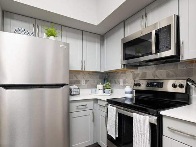 2 BR, 2 BA Apartment 6371 Collins Rd, Jacksonville, FL 32244