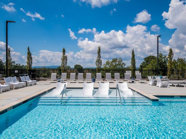 2 BR, 2 BA Apartment 6388 Dellridge Place Unit 6472 424, Chattanooga, TN 37421