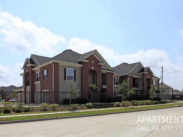 2 BR, 2 BA Apartment 6 Southdown Trace Trail, Houston, TX 77034