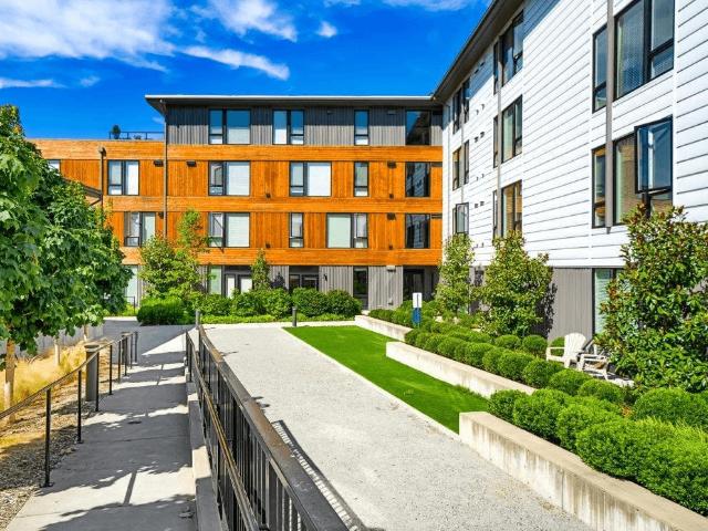 2 BR, 2 BA Apartment 747 Hanami Ln NE Unit 033, Bainbridge Island, WA 98110