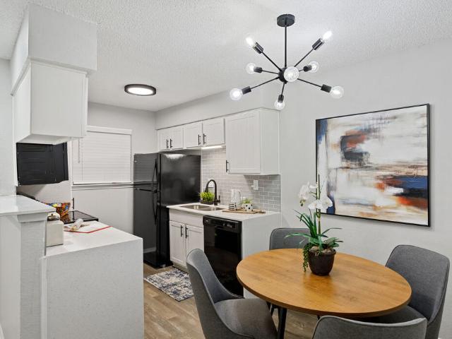 2 BR, 2 BA Apartment 7501 Kingswood Dr Unit 11 1103, Fort Worth, TX 76133
