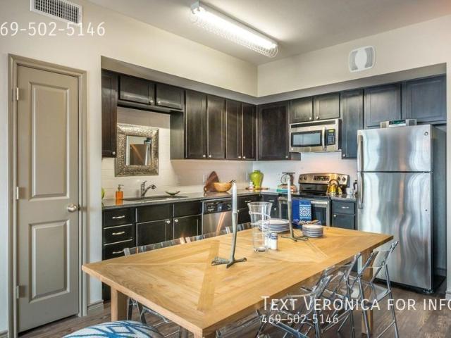 2 BR, 2 BA Apartment 750 Fort Worth Ave, Dallas, TX 75208