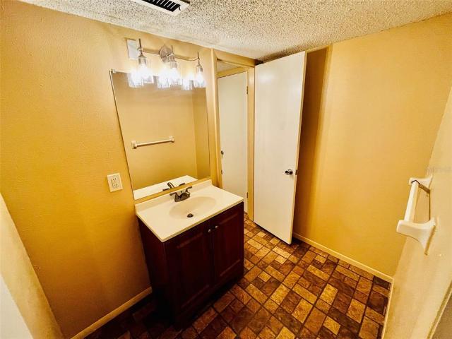 2 BR, 2 BA Apartment 7529 Pitch Pine Circle, Tampa, FL 33617
