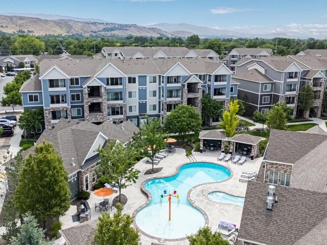 2 BR, 2 BA Apartment 7570 W State St Unit X305, Garden City, ID 83714