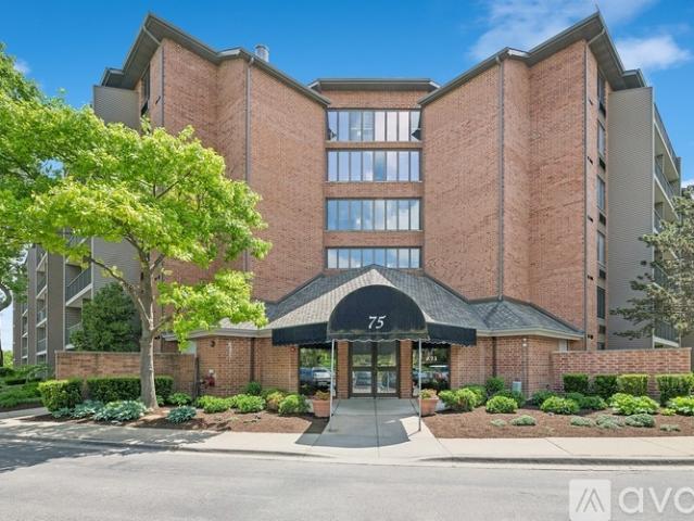 2 BR, 2 BA Apartment 75 Kristin Circle, Unit 512, Schaumburg, IL 60195