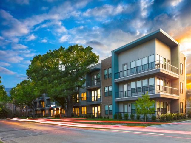 2 BR, 2 BA Apartment 7606 Eastern Ave Unit 213, Dallas, TX 75209