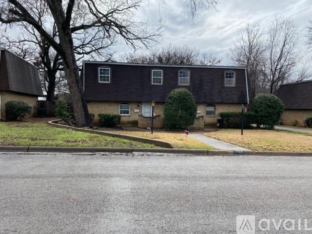 2 BR, 2 BA Apartment 7608 Bridges Ave, Unit B, Richland Hills, TX 76118