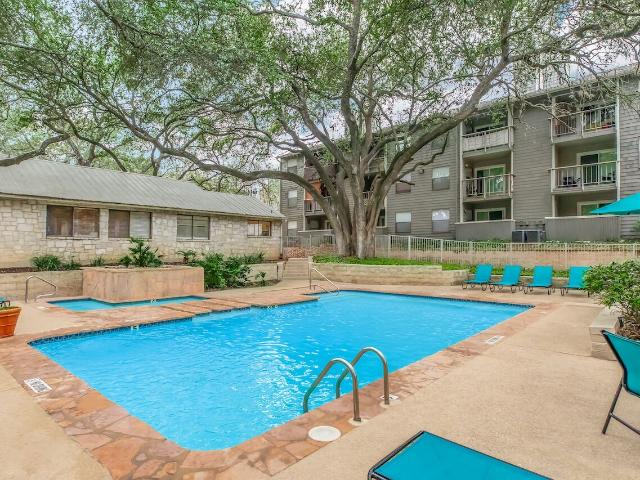 2 BR, 2 BA Apartment 7667 Callaghan Rd Unit 1806, San Antonio, TX 78229