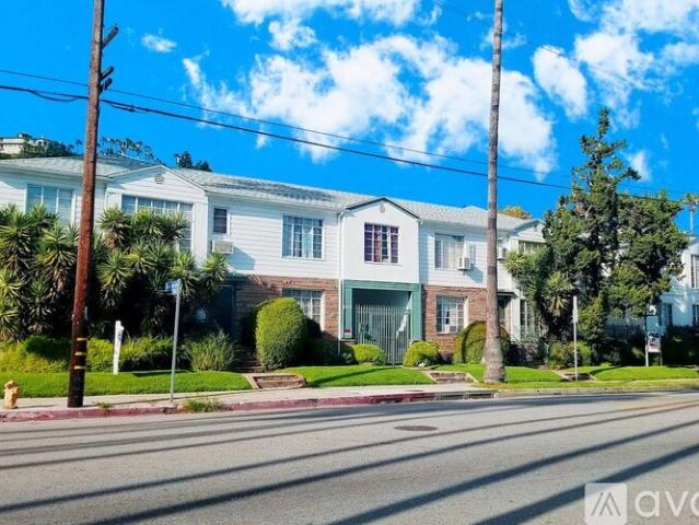 2 BR, 2 BA Apartment 7675 Hollywood Blvd, Unit 10, Los Angeles, CA 90046