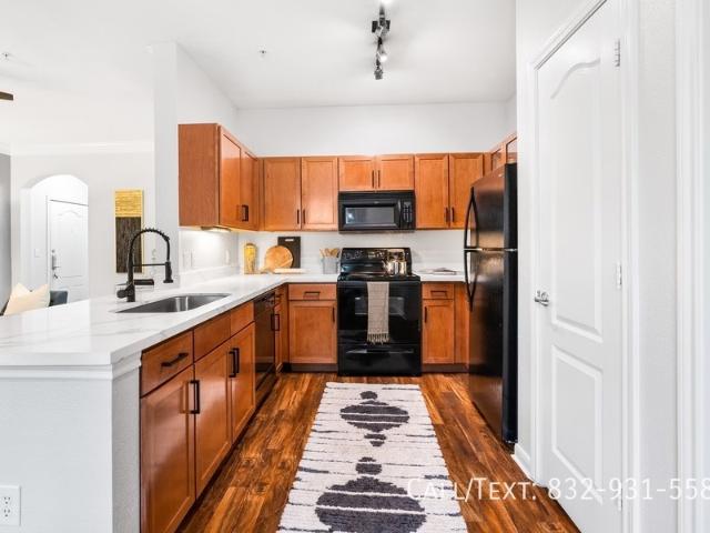2 BR, 2 BA Apartment 7698 Flintridge Dr, Spring, TX 77382
