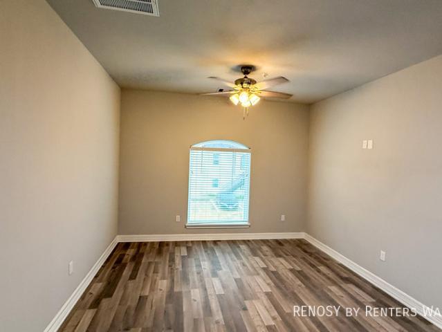 2 BR, 2 BA Apartment 7823 Gladstone Stree, Houston, TX 77051