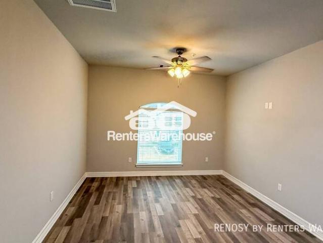 2 BR, 2 BA Apartment 7823 Gladstone Street B2, Houston, TX 77051