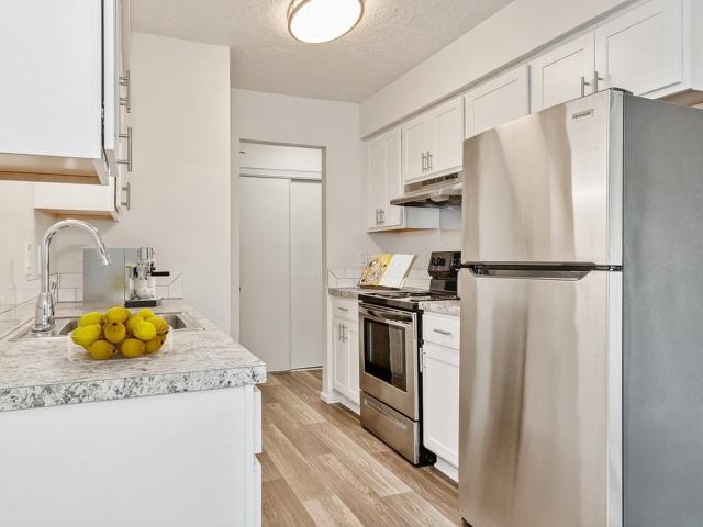 2 BR, 2 BA Apartment 7850 Southwest Hall Boulevard Unit 4, Beaverton, OR 97008
