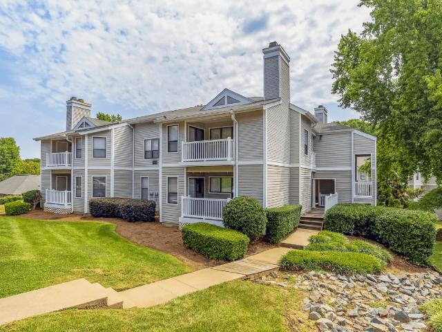 2 BR, 2 BA Apartment 7916 Harris Hill Lane Unit 315B, Charlotte, NC 28269